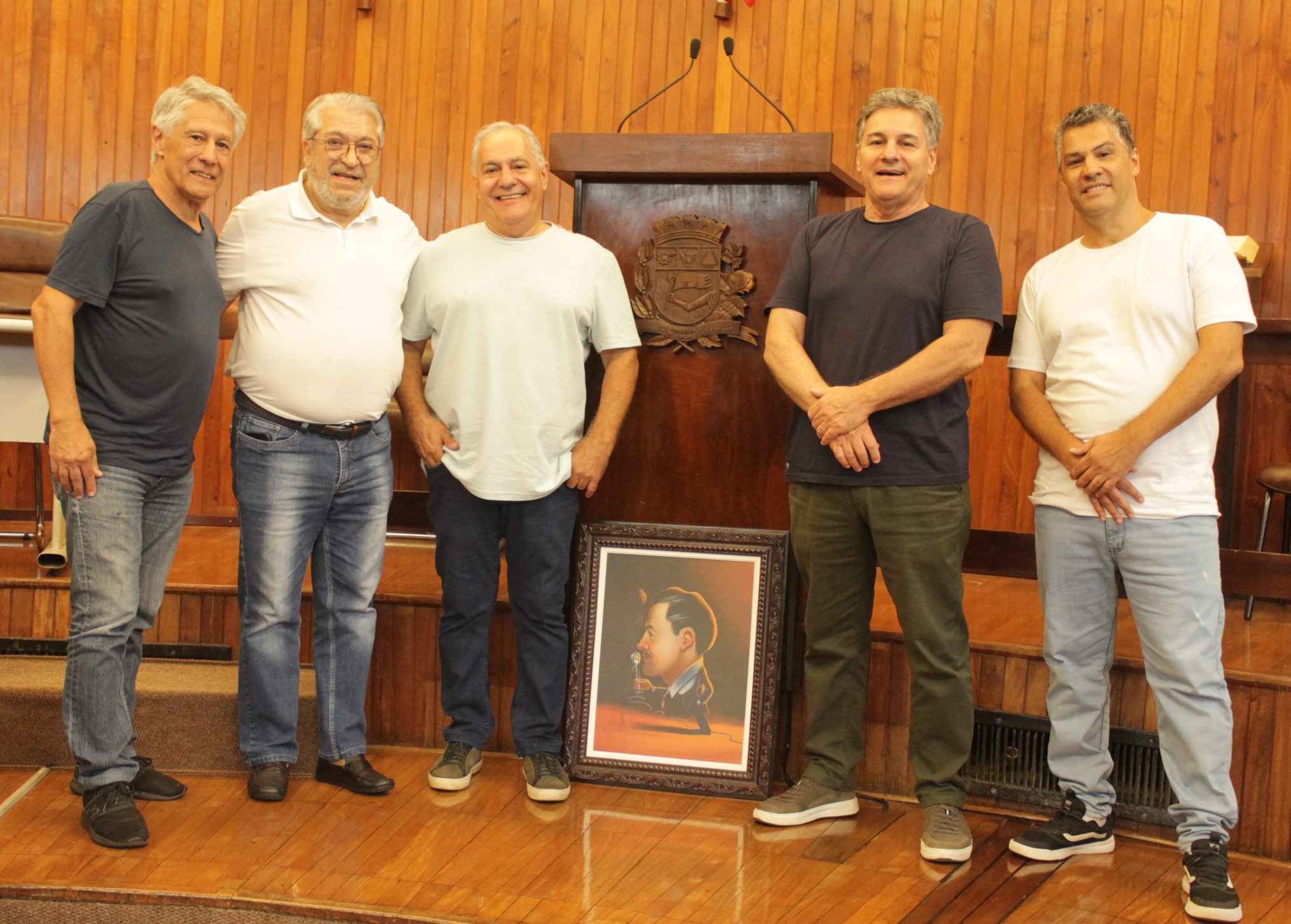 Família Ceschi é recepcionada pelo vereador Dr Nechar na Câmara e doa ...